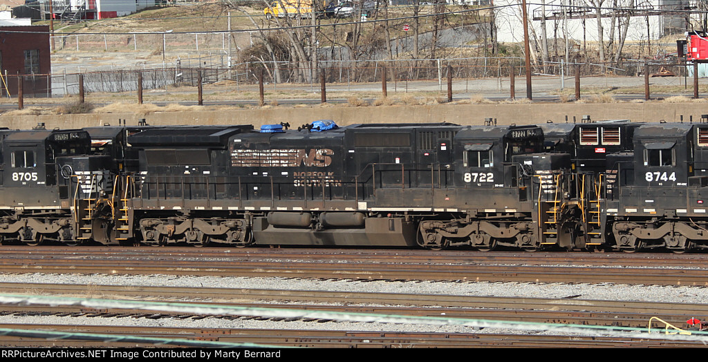 NS 8722 in Stored Line, North Yard